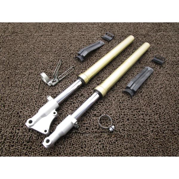 KSR110　倒立 フロントフォーク カバー商品説明始動確認済み車両からの取り外しとなります。使用感等に伴うキズございます。ストローク部分に点サビ見受けられません。ダストシールにヒビございます。商品の状態は、画像にてご確認下さい。修復素材に...