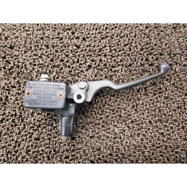 KSR110　ブレーキレバー マスターシリンダー商品説明始動確認済み車両からの取り外しとなります。使用感等に伴うキズ、サビございます。レバーに曲がり、先端にガリキズございます。商品の状態は、画像にてご確認下さい。修復素材に、いかがですか♪中...