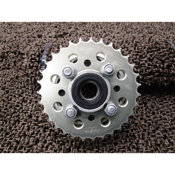 KSR110　SUNSTAR スプロケット ハブ 31丁商品説明始動確認済み車両からの取り外しとなります。使用感等に伴うキズございます。商品の状態は、画像にてご確認下さい。修復素材に、いかがですか♪中古品の為、神経質な方のご入札はご遠慮願い...