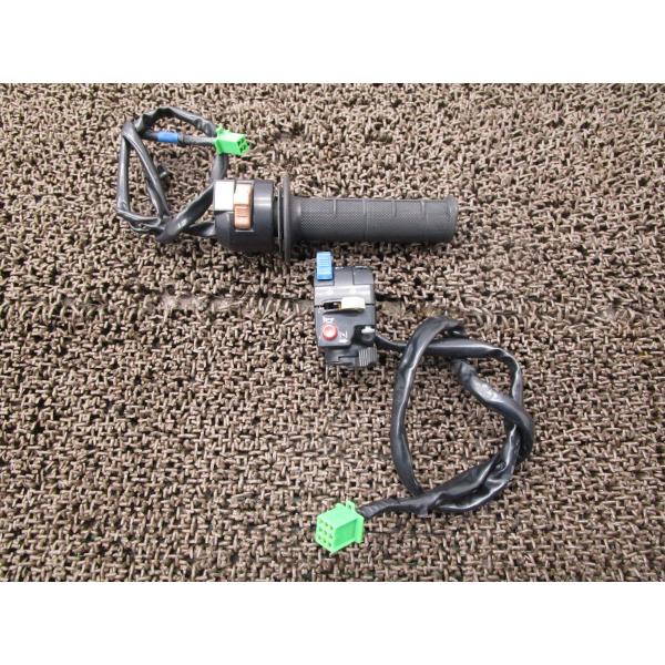 KSR110　ハンドルスイッチ 左右 スロットル商品説明始動確認済み車両からの取り外しとなります。使用感等に伴うキズございます。スイッチの切替確認とれております。スロットルの先端はカットされております。商品の状態は、画像にてご確認下さい。修...