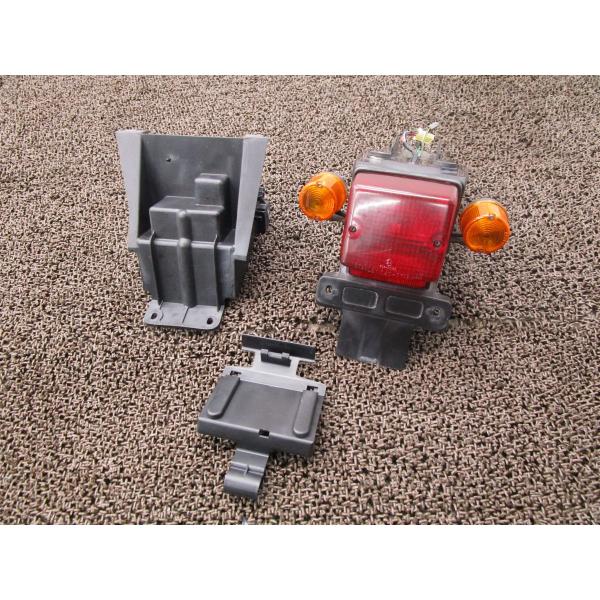 KSR110　リアフェンダー テールランプ ウインカー商品説明始動確認済み車両からの取り外しとなります。使用感等に伴うキズございます。リアフェンダーにカット加工ございます(画像10枚目参照)。商品の状態は、画像にてご確認下さい。修復素材に、...