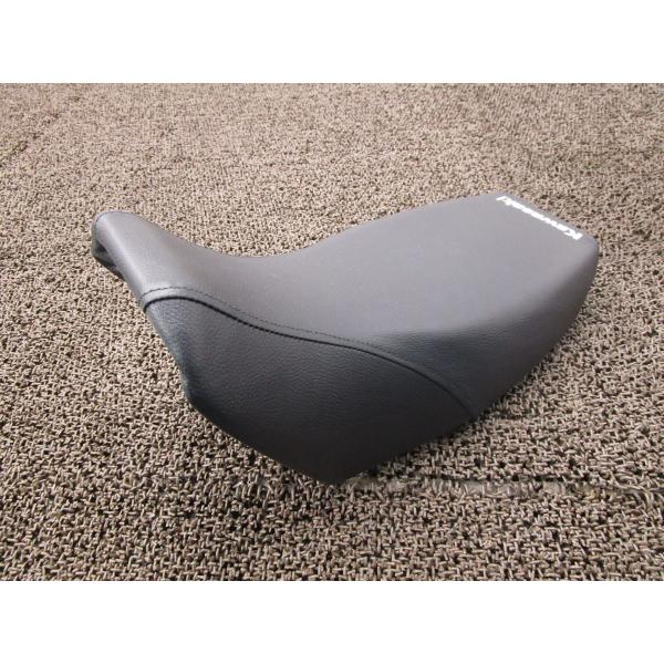 KSR110　シート商品説明始動確認済み車両からの取り外しとなります。使用感等に伴うキズございます。シート折り返し部分に破れございます。商品の状態は、画像にてご確認下さい。修復素材に、いかがですか♪中古品の為、神経質な方のご入札はご遠慮願い...