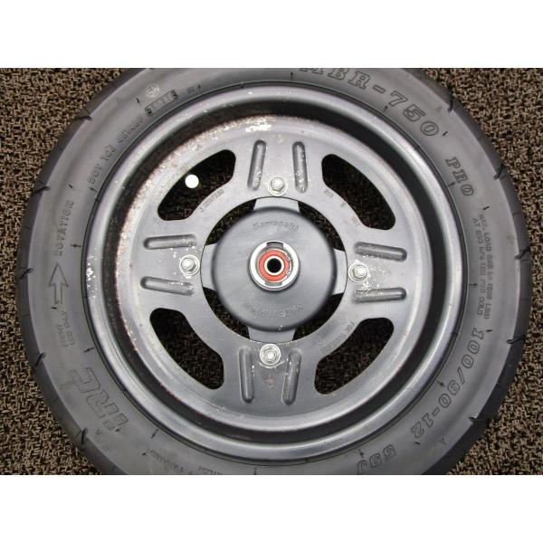 KSR110　フロントホイール商品説明始動確認済み車両からの取り外しとなります。使用感等に伴うキズ、サビございます。商品の状態は、画像にてご確認下さい。修復素材に、いかがですか♪中古品の為、神経質な方のご入札はご遠慮願います。【車両情報】■...