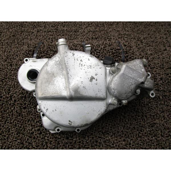 RMX250　クラッチカバー商品説明使用感等に伴うキズございます。ガリキズ、削れキズございます。商品の状態は、画像にてご確認下さい。修復素材に、いかがですか♪中古品の為、神経質な方のご入札はご遠慮願います。【車両情報】■メーカー：スズキ■車...
