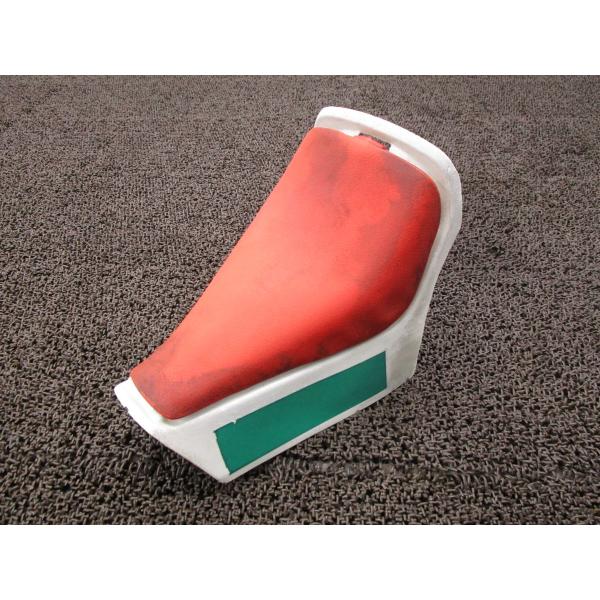 TLM220R　シート シートカウル商品説明始動確認済み車両からの取り外しとなります。使用感等に伴うキズございます。カウルは劣化によるザラつき、細かなヒビ、欠けございます。補修痕ございます。商品の状態は、画像にてご確認下さい。修復素材に、い...