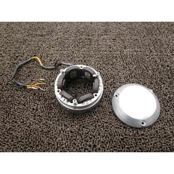 CB77　ジェネレーターカバー コイル商品説明使用感等に伴うキズございます。カバーに凹みございます(画像8枚目参照)。商品の状態は、画像にてご確認下さい。OH素材に、いかがですか♪動作未確認の為、神経質な方のご入札はご遠慮願います。【車両情...