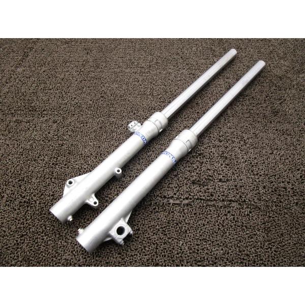 XLR250R　フロントフォーク商品説明始動確認済み車両からの取り外しとなります。使用感等に伴うキズございます。インナーにオイルにじみございます。ストローク部分に点サビございます。ダストシールにヒビございます。商品の状態は、画像にてご確認下...