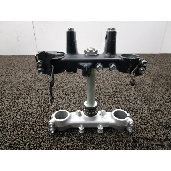 XLR250R　トップブリッジ ステム商品説明始動確認済み車両からの取り外しとなります。使用感等に伴うキズ、サビございます。商品の状態は、画像にてご確認下さい。修復素材に、いかがですか♪中古品の為、神経質な方のご入札はご遠慮願います。【車両...
