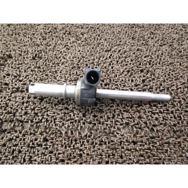 XLR250R　フロントアクスルシャフト メーターギア商品説明始動確認済み車両からの取り外しとなります。使用感等に伴うキズございます。メーターギアは付属しております。メーターギアのカバーに欠け、ヒビございます。商品の状態は、画像にてご確認下...