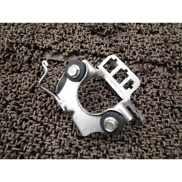 XLR250R　ブラケットステー商品説明始動確認済み車両からの取り外しとなります。使用感等に伴うキズございます。全体的に歪みございます(画像4、5枚目参照)。商品の状態は、画像にてご確認下さい。修復素材に、いかがですか♪中古品の為、神経質な...