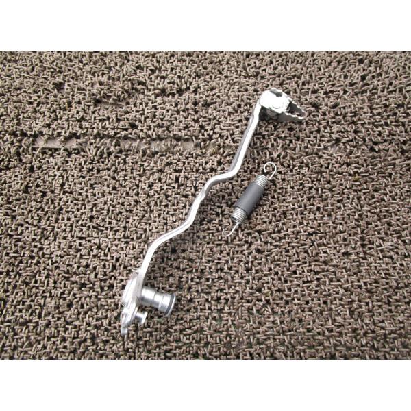 XLR250R　ブレーキペダル商品説明始動確認済み車両からの取り外しとなります。使用感等に伴うキズございます。商品の状態は、画像にてご確認下さい。修復素材に、いかがですか♪中古品の為、神経質な方のご入札はご遠慮願います。【車両情報】■メーカ...