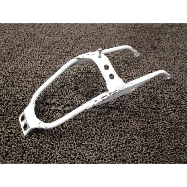 XLR250R　シートフレーム商品説明始動確認済み車両からの取り外しとなります。使用感等に伴うキズ、サビございます。商品の状態は、画像にてご確認下さい。修復素材に、いかがですか♪中古品の為、神経質な方のご入札はご遠慮願います。【車両情報】■...