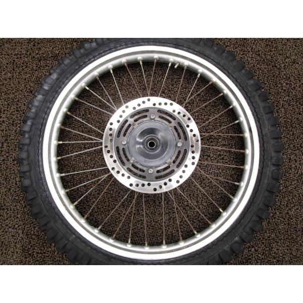 XLR250R　フロントホイール ディスク商品説明始動確認済み車両からの取り外しとなります。使用感等に伴うキズ、サビございます。ホイールにスリキズございます。タイヤにヒビございます。商品の状態は、画像にてご確認下さい。修復素材に、いかがです...