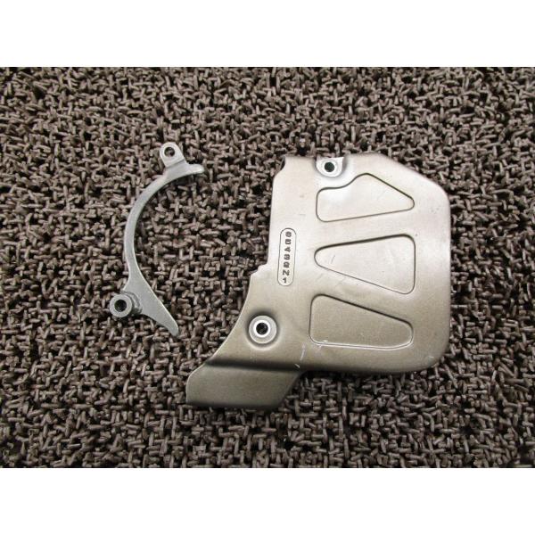 XLR250R　スプロケットカバー商品説明始動確認済み車両からの取り外しとなります。使用感等に伴うキズございます。商品の状態は、画像にてご確認下さい。OH素材に、いかがですか♪中古品の為、神経質な方のご入札はご遠慮願います。【車両情報】■メ...