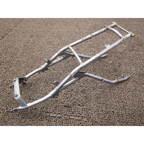 XR250　シートフレーム商品説明始動確認済み車両からの取り外しとなります。使用感等に伴うキズございます。画像6枚目の箇所に欠損ございます。商品の状態は、画像にてご確認下さい。修復素材に、いかがですか♪中古品の為、神経質な方のご入札はご遠慮...