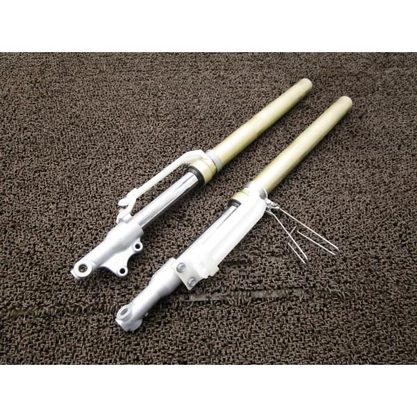 KSR-2　倒立 フロントフォークタケガワ トップキャップ商品説明始動確認済み車両からの取り外しとなります。使用感等に伴うキズございます。ストローク部分にサビございます。商品の状態は、画像にてご確認下さい。修復素材に、いかがですか♪中古品の...
