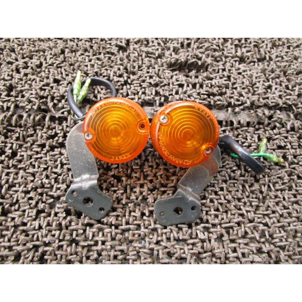 KSR-2　フロントウインカー 左右商品説明始動確認済み車両からの取り外しとなります。使用感等に伴うキズございます。商品の状態は、画像にてご確認下さい。修復素材に、いかがですか♪中古品の為、神経質な方のご入札はご遠慮願います。【車両情報】■...