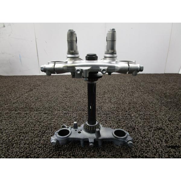 DF200E　トップブリッジ ステム商品説明始動確認済み車両からの取り外しとなります。使用感等に伴うキズ、サビございます。商品の状態は、画像にてご確認下さい。修復素材に、いかがですか♪中古品の為、神経質な方のご入札はご遠慮願います。【車両情...