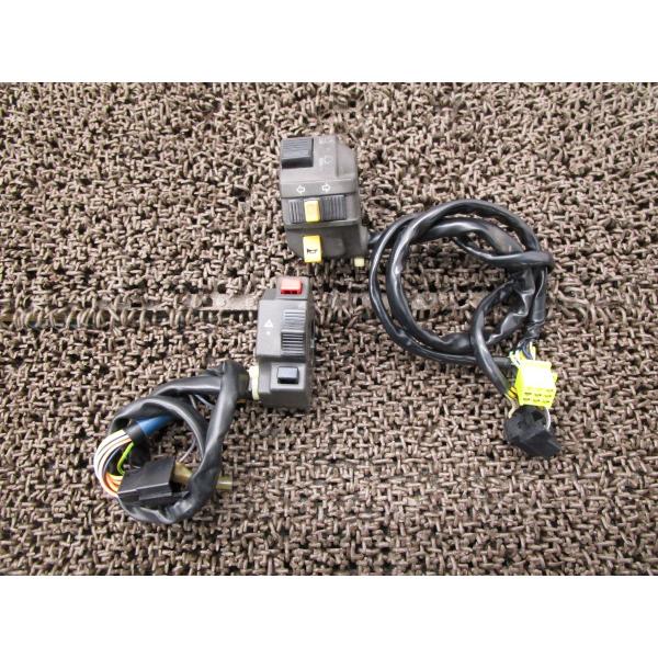 DF200E　ハンドルスイッチ 左右商品説明始動確認済み車両からの取り外しとなります。使用感等に伴うキズございます。スイッチの切替確認とれております。右ボックス内の突起は削られております。商品の状態は、画像にてご確認下さい。修復素材に、いか...