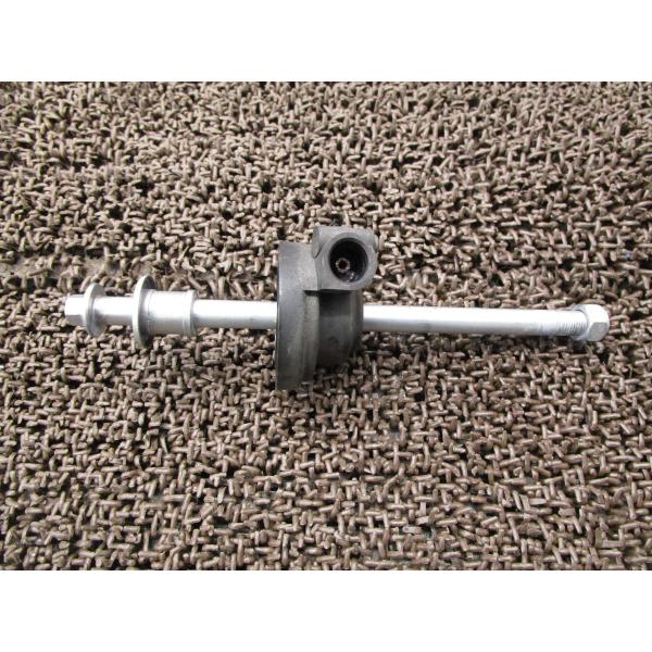DF200E　フロントアクスルシャフト メーターギア商品説明始動確認済み車両からの取り外しとなります。使用感等に伴うキズございます。メーターギアは付属しております。商品の状態は、画像にてご確認下さい。修復素材に、いかがですか♪中古品の為、神...
