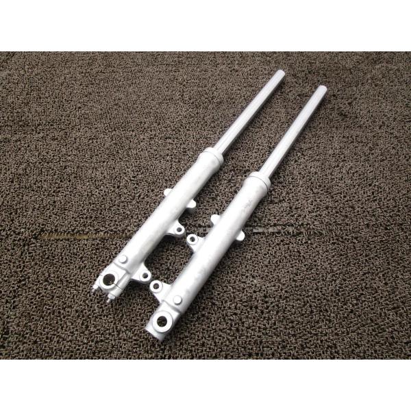 SR400　フロントフォークディスク商品説明始動確認済み車両からの取り外しとなります。使用感等に伴うキズございます。インナーに約1mm程の曲がりございます。ストローク部分にサビ見受けられません。商品の状態は、画像にてご確認下さい。修復素材に...