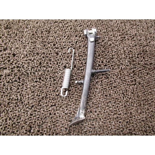 ZRX1200S　サイドスタンド商品説明始動確認済み車両からの取り外しとなります。使用感等に伴うキズ、サビございます。商品の状態は、画像にてご確認下さい。修復素材に、いかがですか♪中古品の為、神経質な方のご入札はご遠慮願います。【車両情報】...