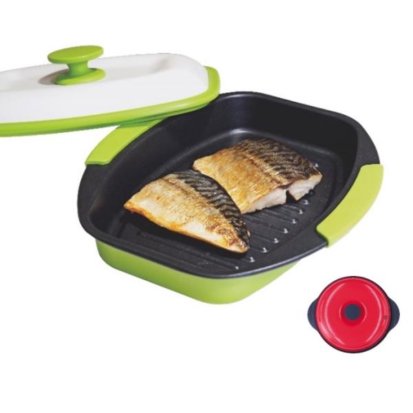 焼く、蒸す、煮る、茹でる、炒める、炊くの調理が可能。レンジで美味しく焼ける。直火焼のように焼き目がくっきりつきます『レンジで焼ケール』・レンジで簡単、安全。火を使わないのにこんがり焼けて美味しく調理。・電子レンジでフライパンのような仕上がり...