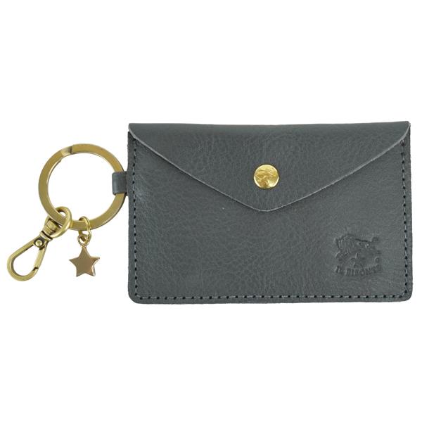 【発売日：2025年12月11日】■カラー：ダークグレー■素材：カーフ■サイズ(cm)：縦（6.5) 横（10)■仕様：スナップボタン式開閉　カード入れ×1　キーリング×1  ※IL BISONTEの革は1点1点風合いや色味に違いが生じる可...