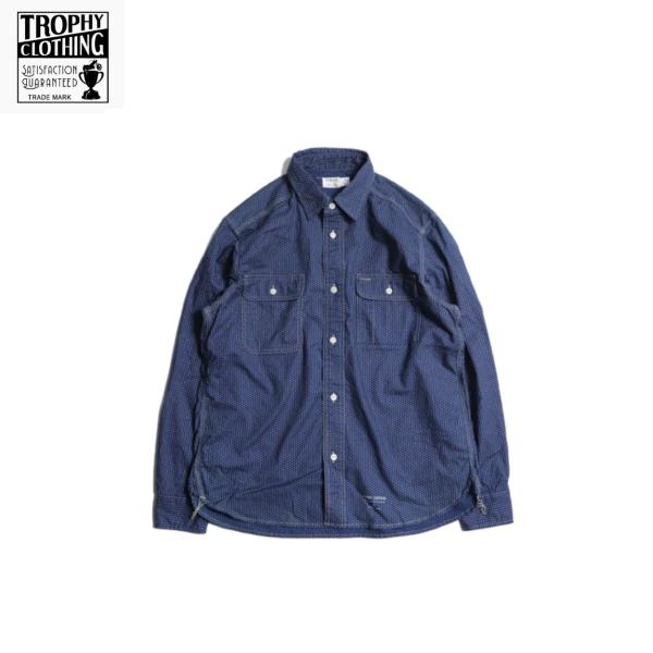 オリジナルのポルカドットで制作した一枚。ヴィンテージのシャツをベースにサイズバランスを調整し適度に身幅と肩幅を絞り、タックイン、アウト共に可能な着丈に設定しています。胸ポケットは"ガチャポケット"を採用し、左胸は立体構造のシガレットポケット...