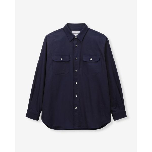 生地の段階でインディゴ染めを施した刺子生地。刺し子部分には先染めの黒糸を用い、着込むほどに黒糸の存在感が際立ち、味わい深い表情に変化していきます。ワークシャツをベースに、背中の両サイドにはダブルのアクションプリーツを施し、機能美とデザイン性...
