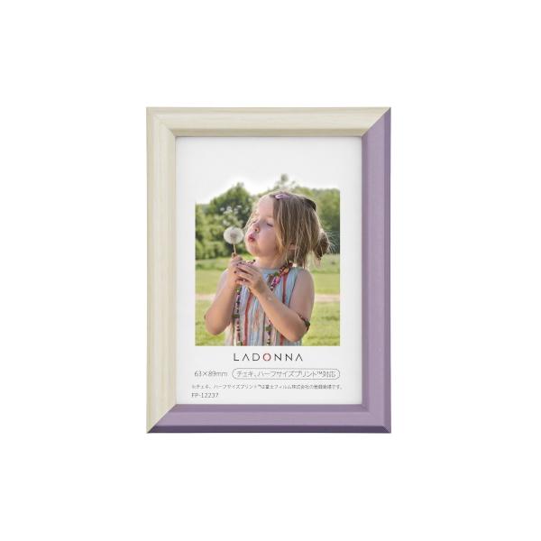 繊細さと可愛らしさが調和した色合いの人気シリーズに、ミニサイズが新登場！「チェキとハーフサイズプリント」兼用のフォトフレームです。やさしい色味のアクセントカラーが、お部屋をステキに彩ります。【主な仕様】外寸：78×104mm内寸：65×91...