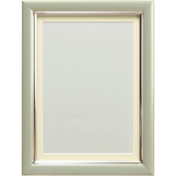 パール調の色合いで高貴な雰囲気を演出します■外寸：142 x 189mm■内寸：121 x 168mm■重量：220g■パッケージ：かぶせ箱（白箱）■対応サイズ：キャビネ判■柄：無地■本体：樹脂製■面材：ガラス縦横兼用スタンド付縦横 兼用・...