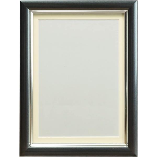 パール調の色合いで高貴な雰囲気を演出します■外寸：142 x 189mm■内寸：121 x 168mm■重量：220g■パッケージ：かぶせ箱（白箱）■対応サイズ：キャビネ判■柄：無地■本体：樹脂製■面材：ガラス縦横兼用スタンド付縦横 兼用・...