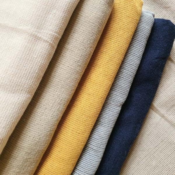 インドのイタワ村で作られている手紡ぎ綿のイタワ織りクロス。ナチュラルでガーゼのようなやわらか手触りのクロスは、軽くて使いやすくてオススメです。テーブルクロスなどにもぴったりな正方形サイズ。mono-002232 イタワ織りマルチクロス・無地...