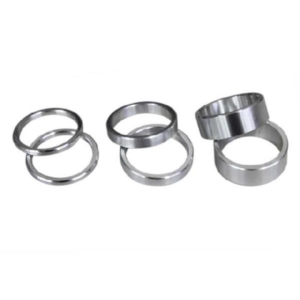 サイズは2.5mm/5mm/10mmをラインナップ。社外ハブを使用した際や、微妙なセッティングにしたいときに2.5mmは便利です。写真：一番左になります。ナックルカラーは、走行時のスラスト方向への荷重をすべて受け止めている部品です。単なるリ...