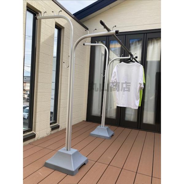 お家やテラス・ベランダの雰囲気にとけこむすっきりとしたシルバーカラー。段差があるので洗濯物が太陽が当たり、風通しも良く、乾燥機もいらない電気代も節約。地球にも。干せる重さはアーム1本あたり15kgまで、1台あたり合計荷重60kgまで対応しま...