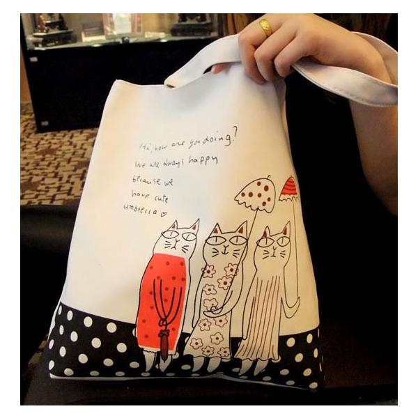 ■動物デザインが可愛いキャンバス地のトートバッグです。■サイズ：ヨコ・約40cm、タテ・約32cm、マチ・約8cm立ち上がり・約26cm、ハンドル幅・約3cm■アニマルデザイン：ネコ・シマウマの２種類■素材：コットン■モニター環境により、実...