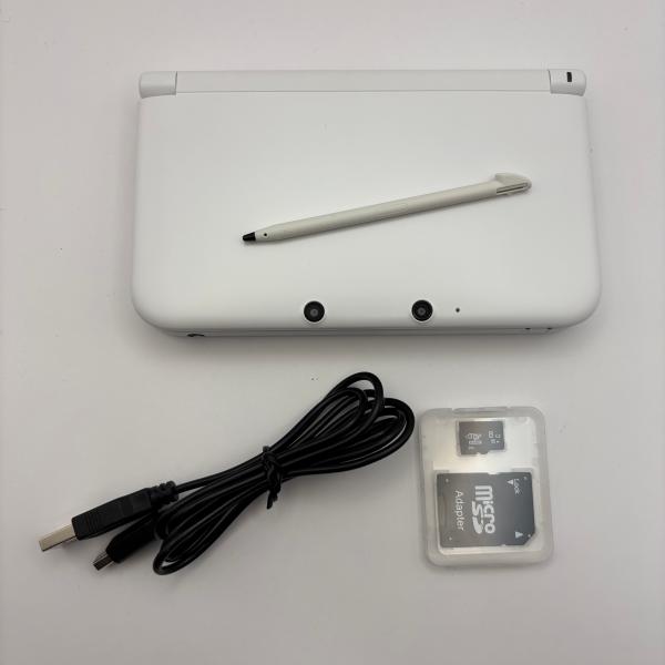 外装極上　上液晶に極少の黄ばみ感非常に良い ランク A+3D機能、カメラ動作確認済みです。【付属品】タッチペン、SDカード挿入済み(8GB)、社外充電ケーブル（タイプA充電器は別途ご用意ください）【商品の状態】本体は使用感が非常に少ない状態...