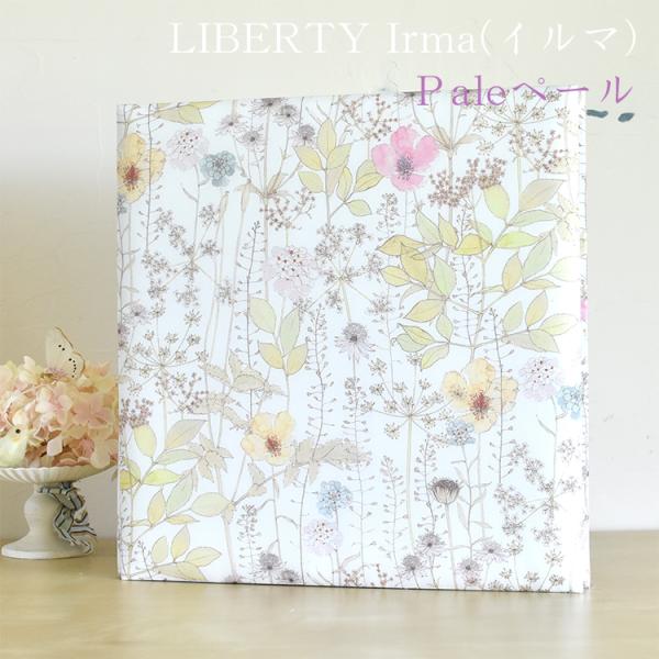 白地に淡いの草花が生き生きと描かれている美しいプリントです。Lサイズアルバムのキャンバスいっぱいにirmaの魅力が咲き誇っています。女の子アルバムにピッタリのアルバムです。素材：コットン100％Lサイズ：33cm×32.5cm　台紙15枚付...