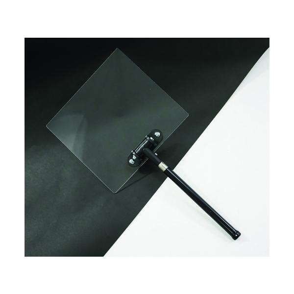 特徴　透明度の高い強化プラスチックを使用しておりボードの背景を隠さないで撮影することが出来ます。用途　一人で簡単に現場写真を撮影用に。　仕様　縦(mm)：200　横(mm)：255　縮長〜全長(mm)：200〜550　　　セット内容／付属品...