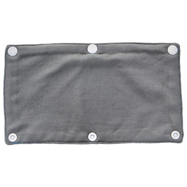 ヘルメットのおでこ部分にボタンで簡単に取り付け可能です。レーヨン糸の効果により、ひんやり感があり、シルクの様な肌触りがする汗取りパッドです。熱伝導率が高く、吸水性・放湿性に優れています。【仕様・規格】スナップボタン付色：グレー(表面)／ブル...