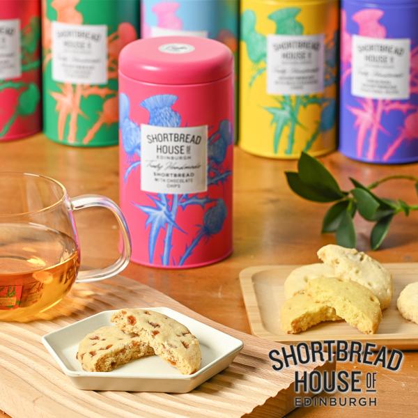 Shortbread without short cuts.(手抜きなしのショートブレッド)の信念のもと、生地作りから焼き上げまで全ての工程を手作業で行っている「ショートブレッドハウス オブ エディンバラ」。大きなミキサーや成型機を使わず、...