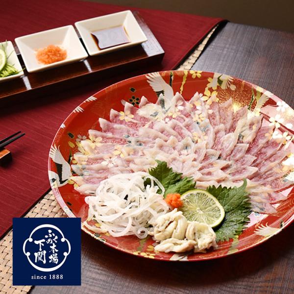 本場下関、関とらの調理師が1枚1枚丹念に盛り付けた、直径30cmの大皿3〜4人前のてっさです。盛り付けられたとらふぐの刺身は菊の花のように見え、圧巻の出来栄え。刺身は身がしまり歯ごたえが堪らない食感です。とらふぐ皮はコリコリとした弾力のある...