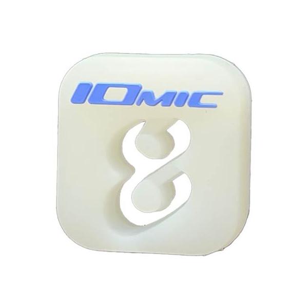 ■カラー：ホワイト■素材：シリコン■原産国：日本テニスメーカーのTOALSONとゴルフのグリップメーカーIOMICによるコラボレーションが実現!打球面の振動を最適にカットし、正確な弾道をアシストします。