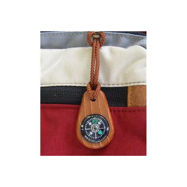 品名   　ケヤキコンパス W-3競技名 アウトドア品目名 グッズ　その他キーホルダー。カバンなどのジッパーに付けて使います。国産天然けやきを使用した日本ならではのコンパス。けやきの本体は浮力があるので水に浮きます。自然木なので木目は異なり...
