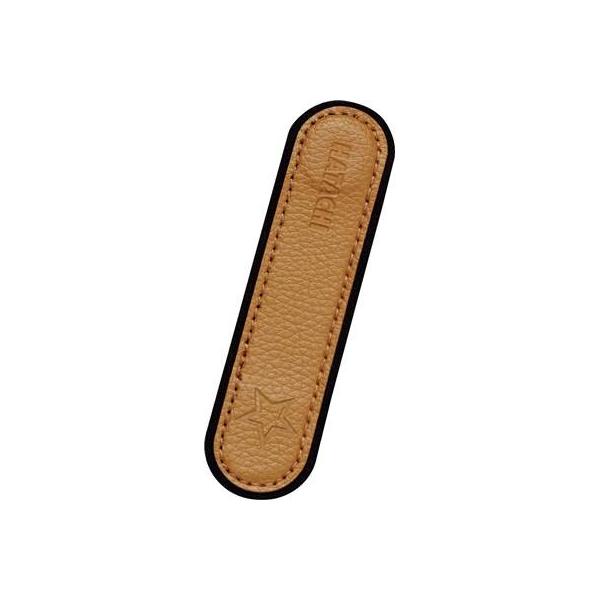 磁石ではさむ場所を選ばない革調のカジュアルデザイン。・素材：合成皮革、磁石・サイズ：約幅２．５×長さ１０×厚さ０．３ｃｍ・重さ：約６ｇ※スチール製のマーカーが装着可能です