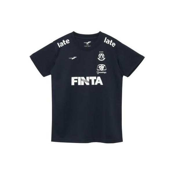 ■カラー：(1100)ネイビー■サイズ：140■ポリエステル100%■ドライ■スタンダードフィットFINTAロゴを全胸に配した吸汗速乾素材のジュニアプラクティスシャツ。シーンを選ばないシンプルなデザインと、選べる7色展開で様々なスポーツのデ...