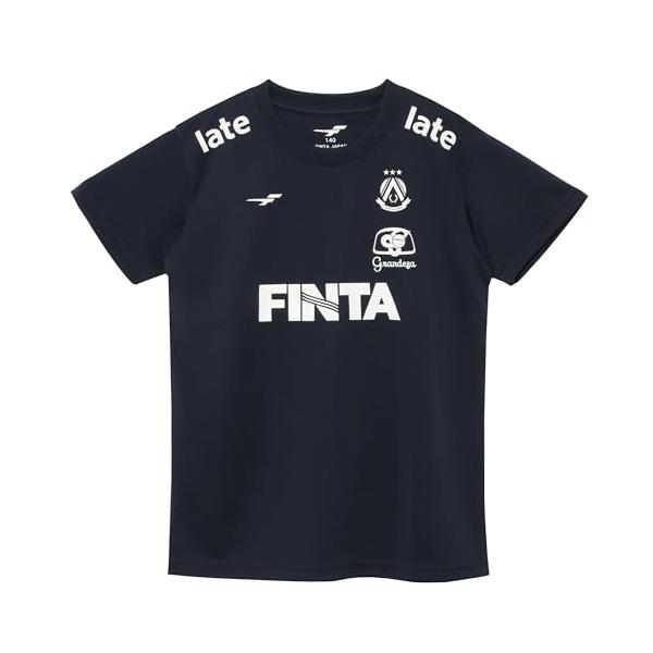 ■カラー：(1100)ネイビー■サイズ：150■ポリエステル100%■ドライ■スタンダードフィットFINTAロゴを全胸に配した吸汗速乾素材のジュニアプラクティスシャツ。シーンを選ばないシンプルなデザインと、選べる7色展開で様々なスポーツのデ...