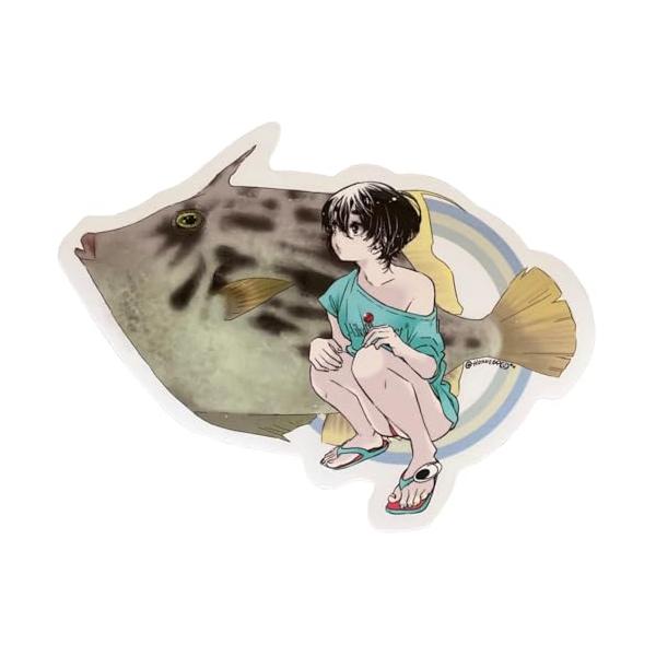 ■デザイン:カワハギ■ステッカーサイズ(目安): サイズ：約ハガキ大■耐水・耐候・強粘着仕様ステッカー■入数:1枚【@honne_69】さんが描く独創的かつ魅力的なキャラクターと魚たちとの今までにない世界観を描いた、ジェイライクプロダクトコ...
