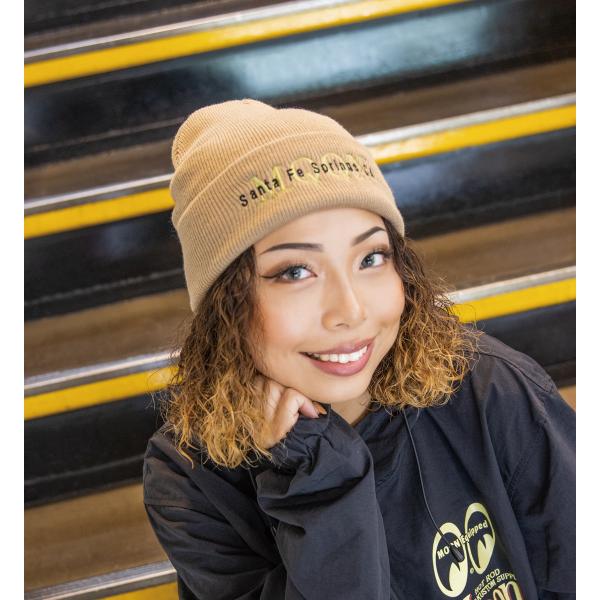 MOON SFS Beanieムーン SFS ビーニーMQQN のレタリング刺繍に重なる形で、MOONEYES USA の本拠地 Santa Fe Springs, CA の刺繍をあしらったビーニーです。2カラーの刺繍を使ったシンプルながら...
